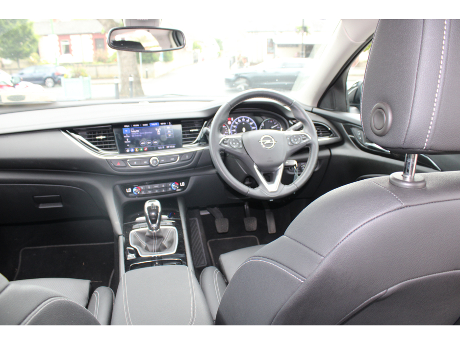 Opel Insignia 2022 Interior