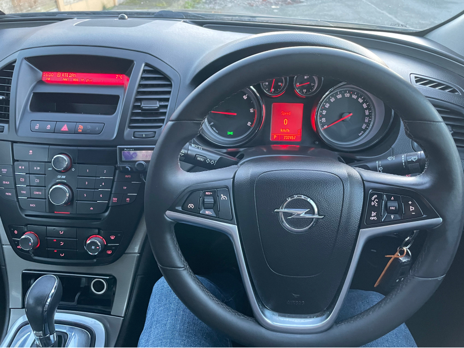 Opel Insignia 2011 Interior