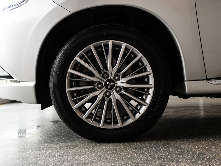 2020 Mitsubishi Outlander 2.4L Petrol Plug-in Hybrid from Neary's Lusk ...